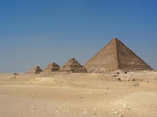 Gizeh • Piramides van de Koninginnen - Getuigen van koninklijke tradities